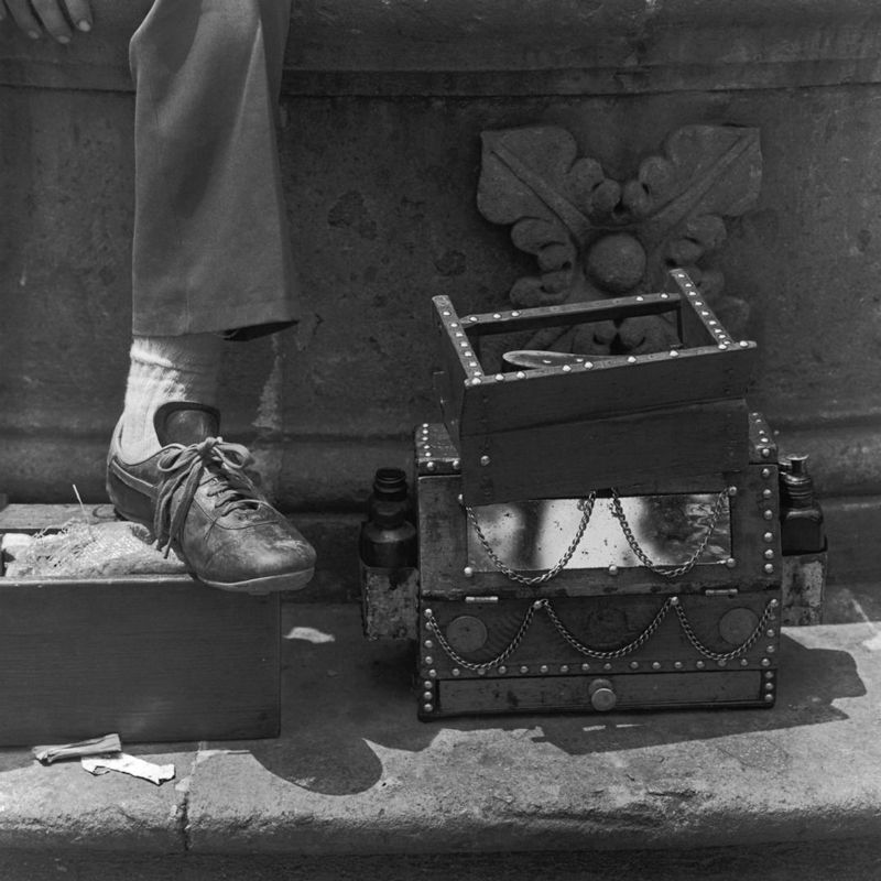 Mario Algaze - Shoeshine, San Angel, Mexico 1974 - Squal-Photographie