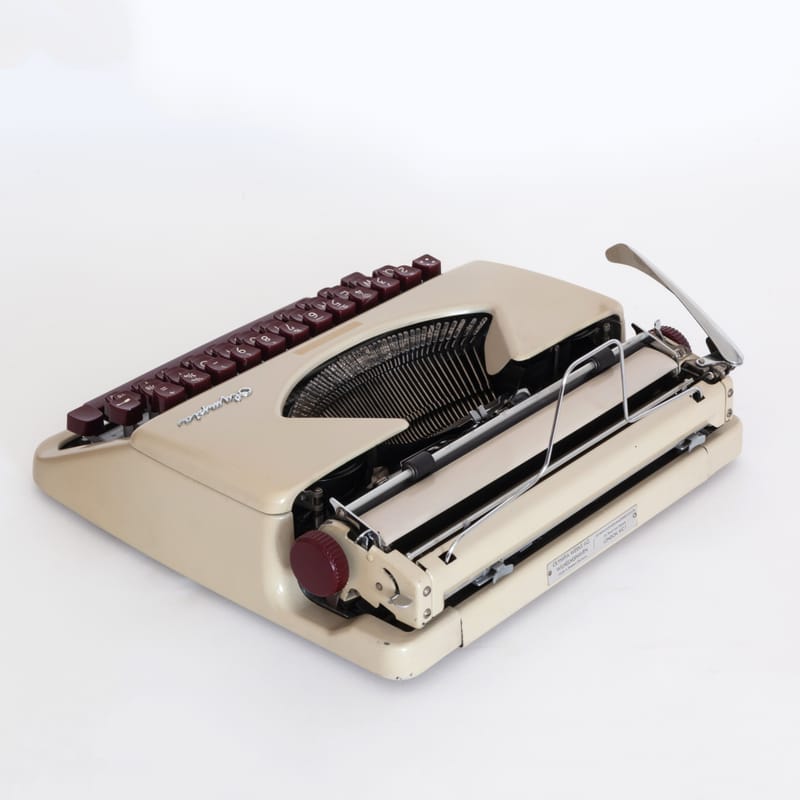 Princess 300 - Portable Typewriter with case Made in Germany