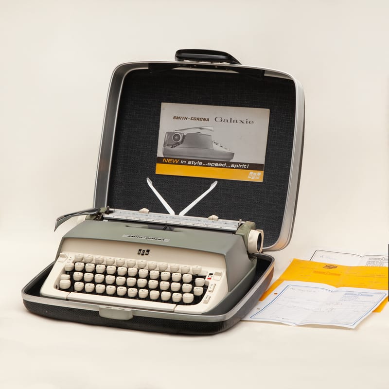 TRIUMPH TIPPA Yellow Vintage Typewriter with Case Working New Ribbon ...