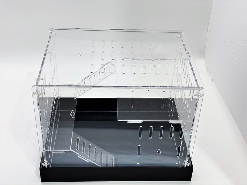 Acrylic Animal Enclosures and Cages - MuseumBoxes