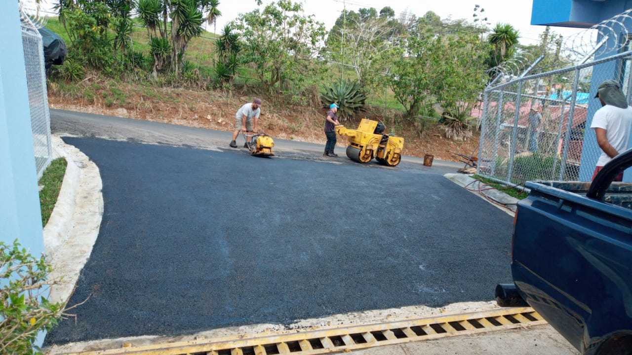 PLANTEL AYA SAN RAMON - HKM CONSTRUCTORA. By HKM, S.A.