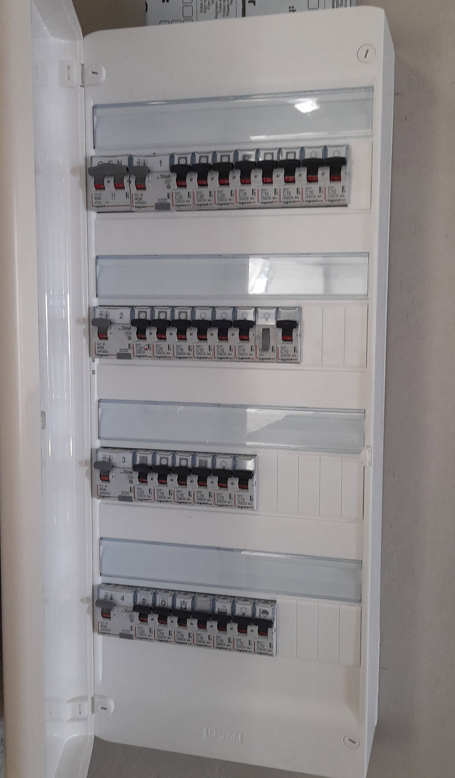 REALISATION ET POSE D'UN TABLEAU ELECTRIQUE - Fabelec Tahiti