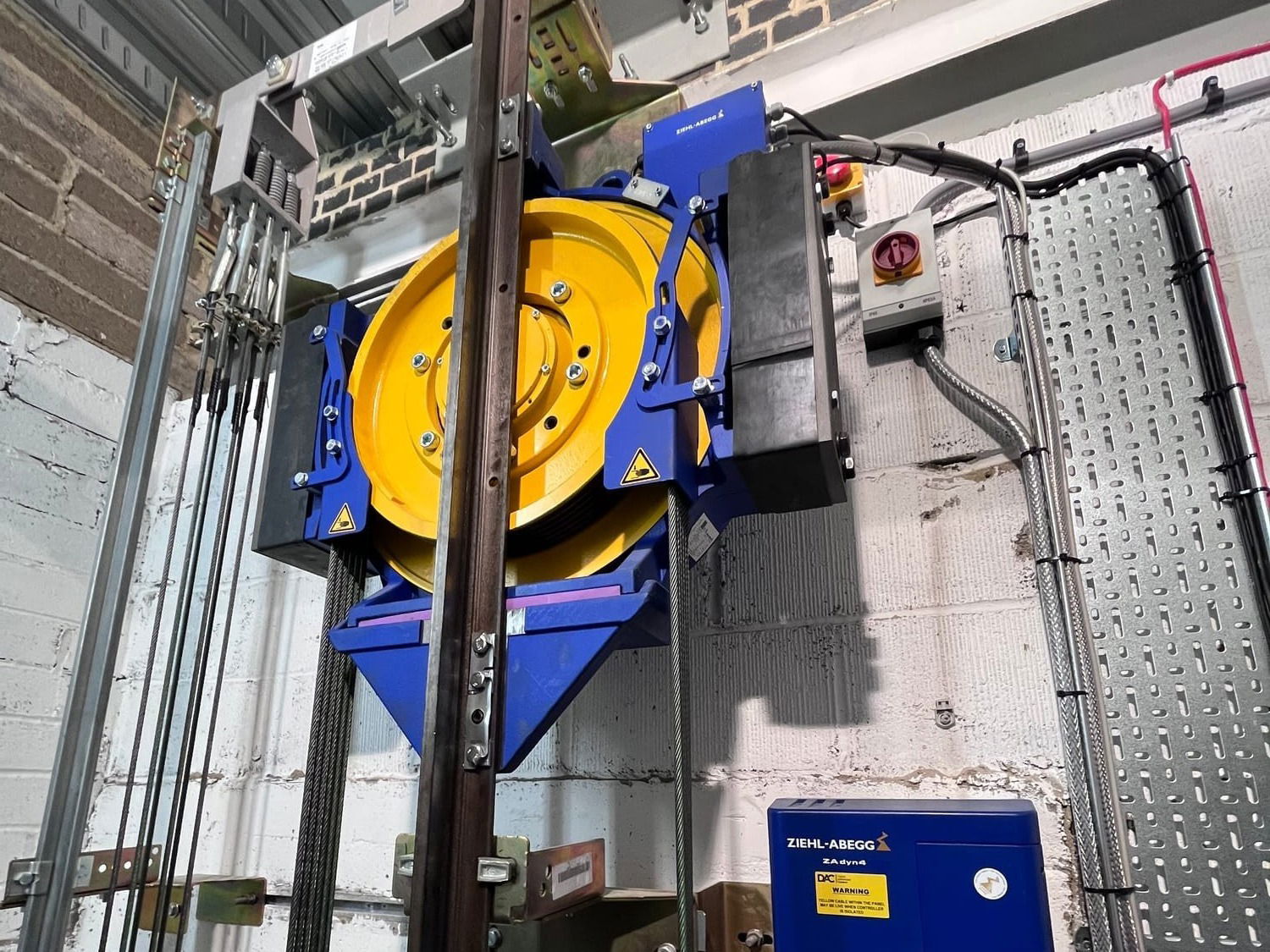 Metro Lifts Ltd - Lift Service, Repair & Modernisation - 24 Call Out