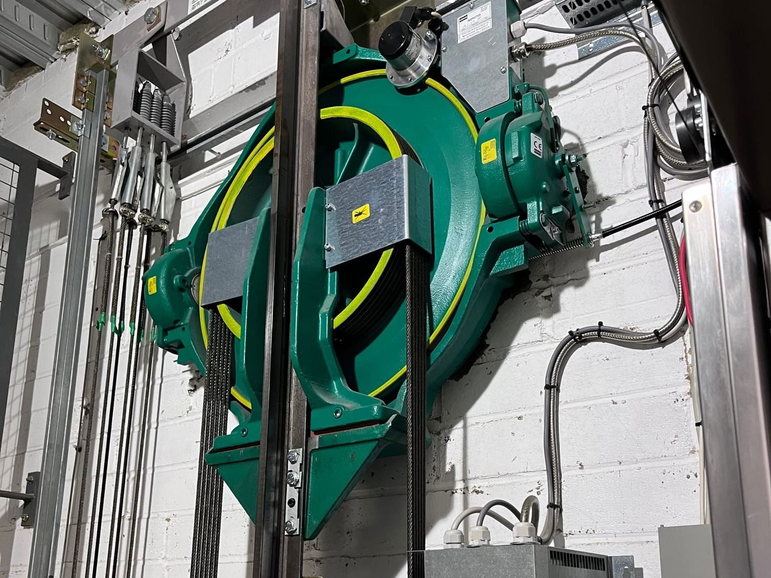 Metro Lifts Ltd - Lift Service, Repair & Modernisation - 24 Call Out