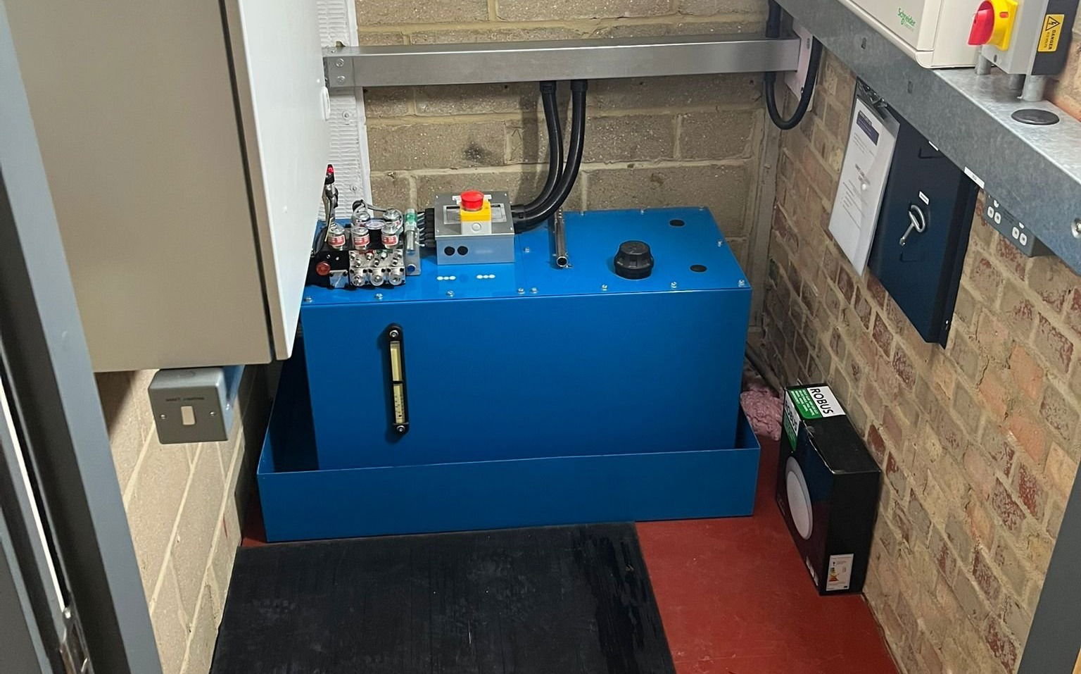 Metro Lifts Ltd - Lift Service, Repair & Modernisation - 24 Call Out