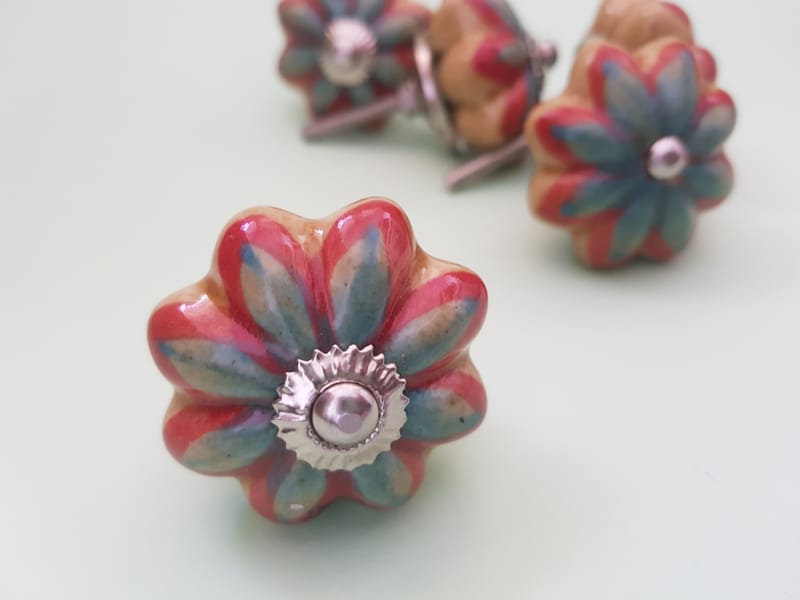 Butoni pictati - manere mobila