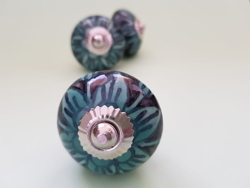 Butoni pictati - manere mobila