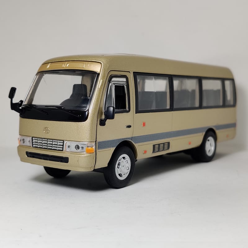 Microbús Toyota Coaster - AERONICAS MODELS
