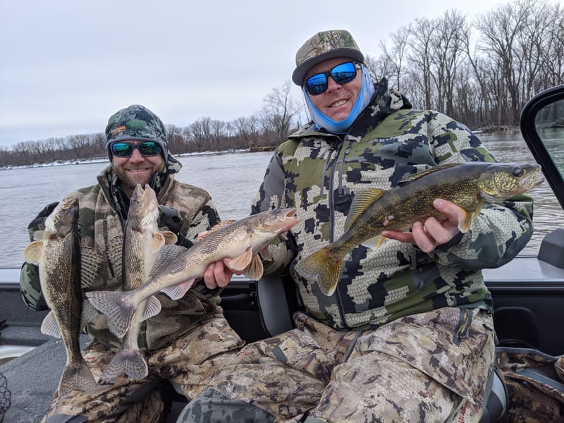 Pool 4 (Red Wing) Water Temp: 35 Level: 6.5 Flow:@30,300cfs - HAHN'S ...