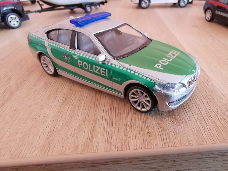 Welly - DIECAST POLICE