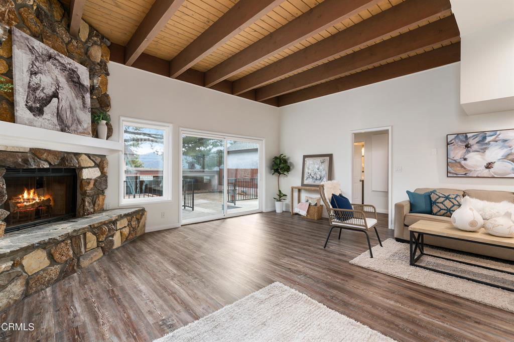 Ranch style living room - SAN JUAN INTERIORS