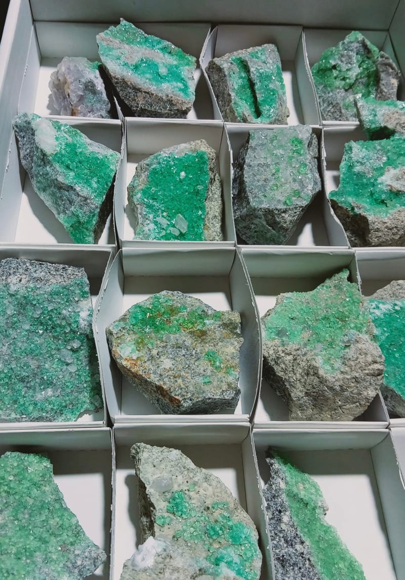 VENTA DE MINERALES DE COLECCION, BISUTERIA, AMULETOS, CHAKRAS, REIKI