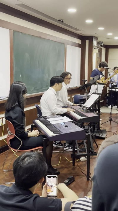 MOMENTS - KAIST SOCIAL COMPUTING LAB