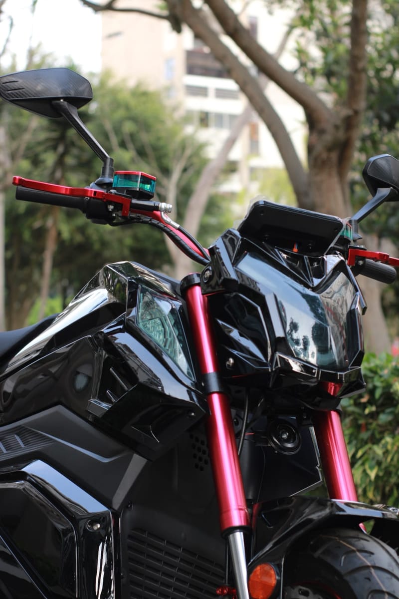Moto eléctrica modelo z6 2000 w | Batería de litio 72v/45ah