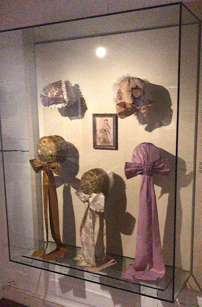 Die Haube als markantes Element der schlesischen Tracht ...