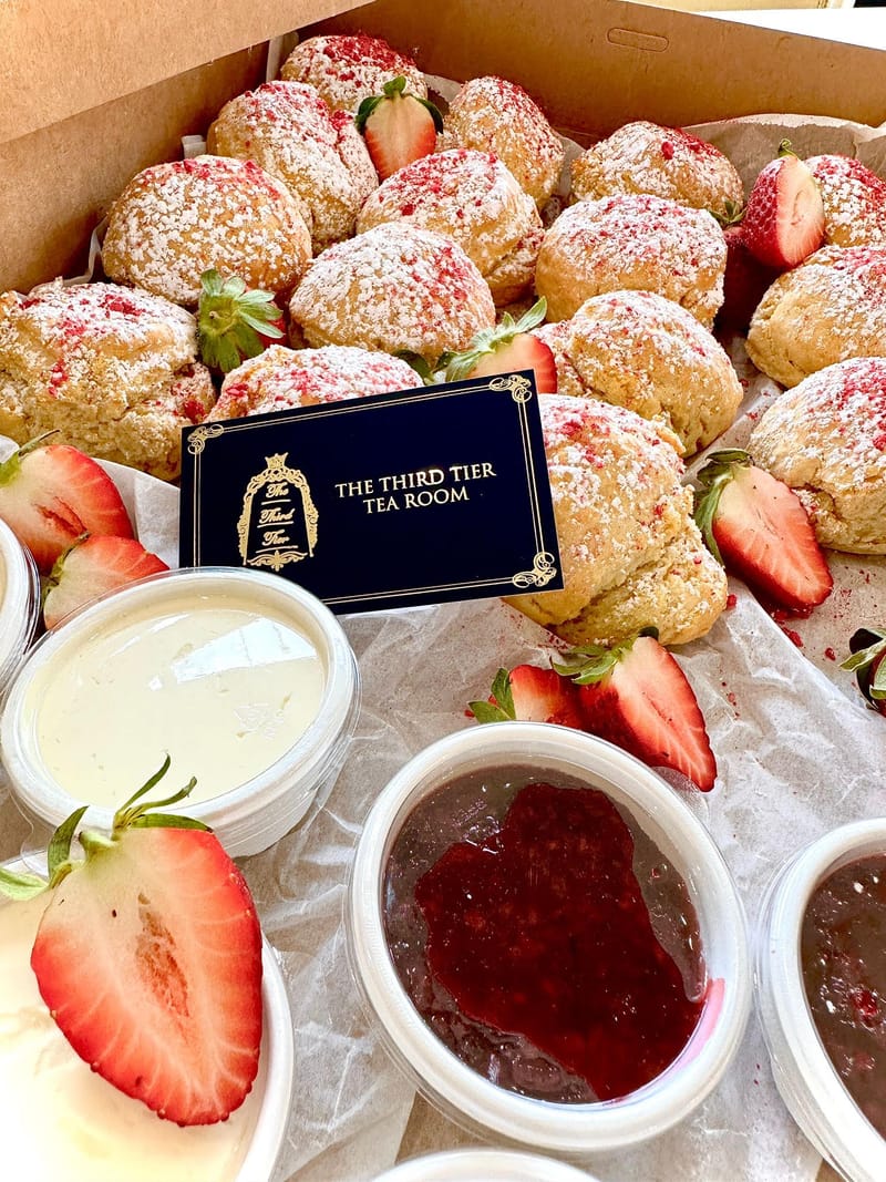 Scones Catering Box: Freshly Baked Delights with Jam & Cream