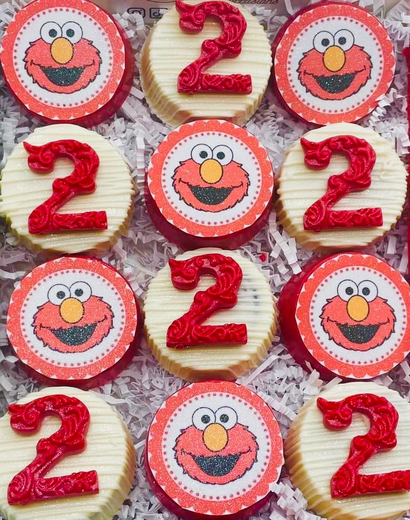 Elmo Sesame Street Chocolate Covered Oreo - Cabbit Cakes