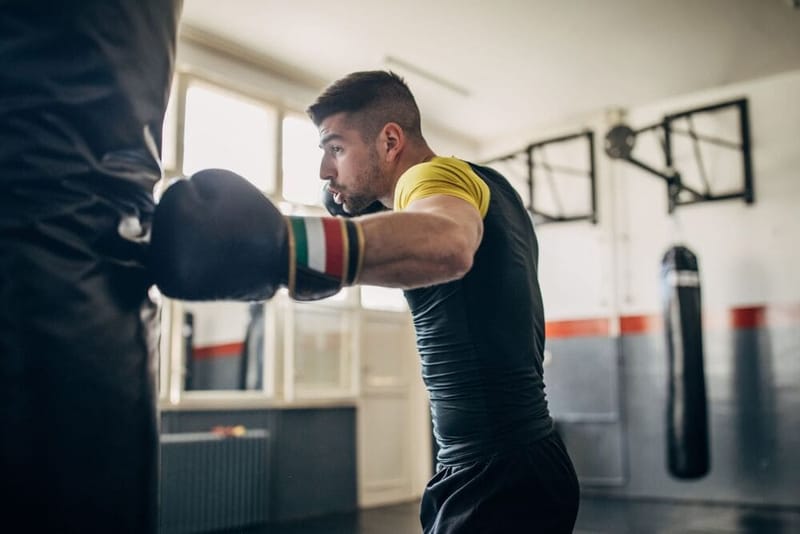 Entraînement sac de frappe boxe anglaise : meilleures astuces