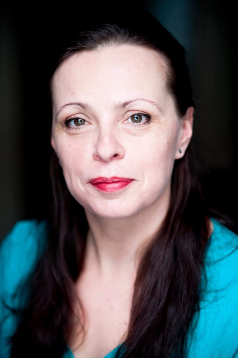 Julie Julie Hoult