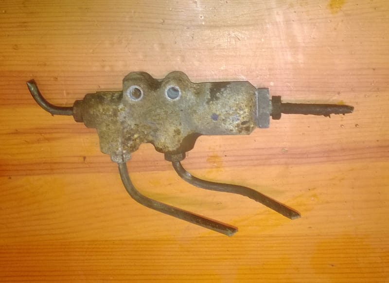 340/360 brake splitter valve - Classic Swede