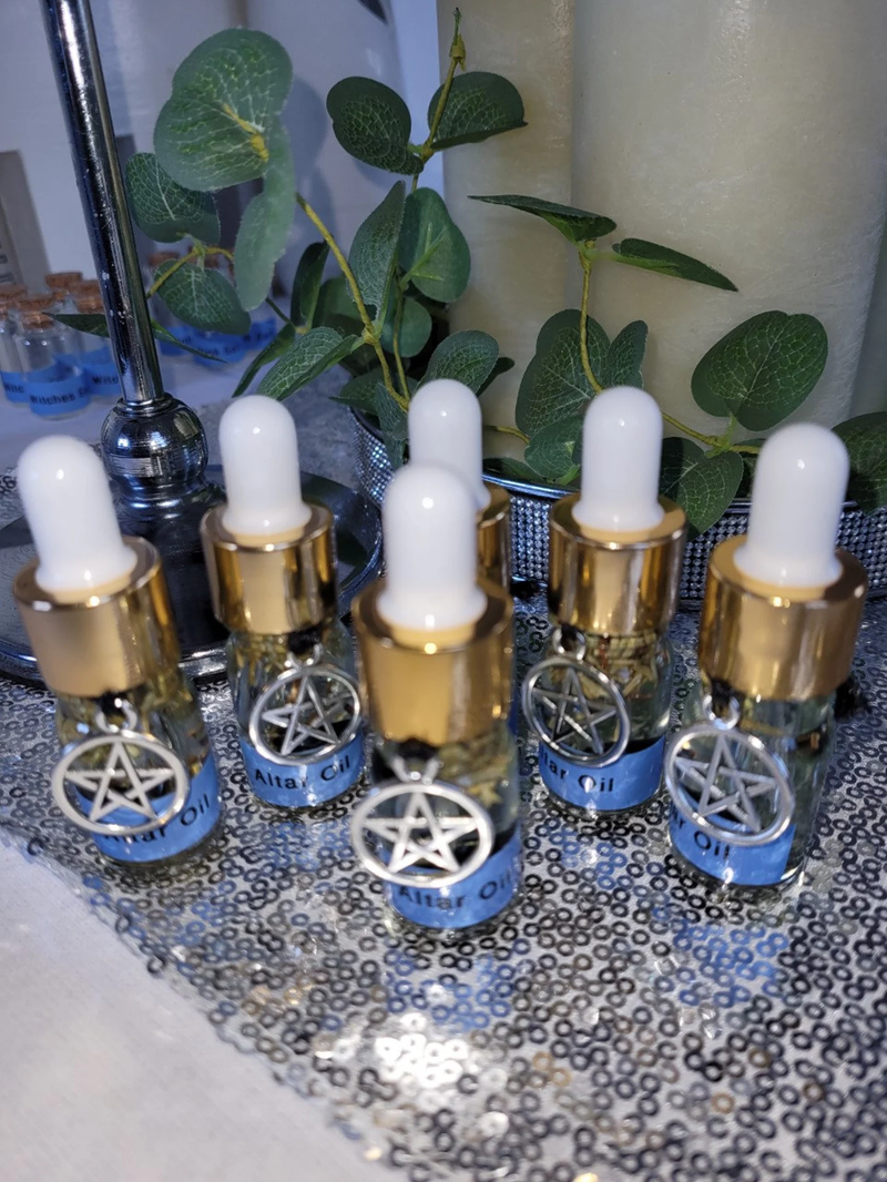 Witchcraft altar oil - Lunamoon Creations