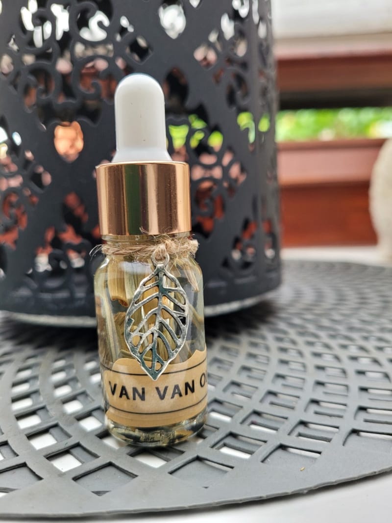 Van Van oil - Lunamoon Creations