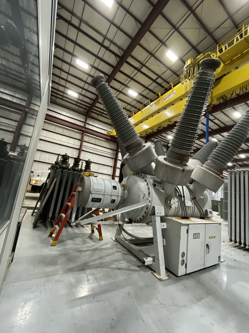 ONE (1) ABB-HITACHI 242KV SF6 2000AMP CIRCUIT BREAKER