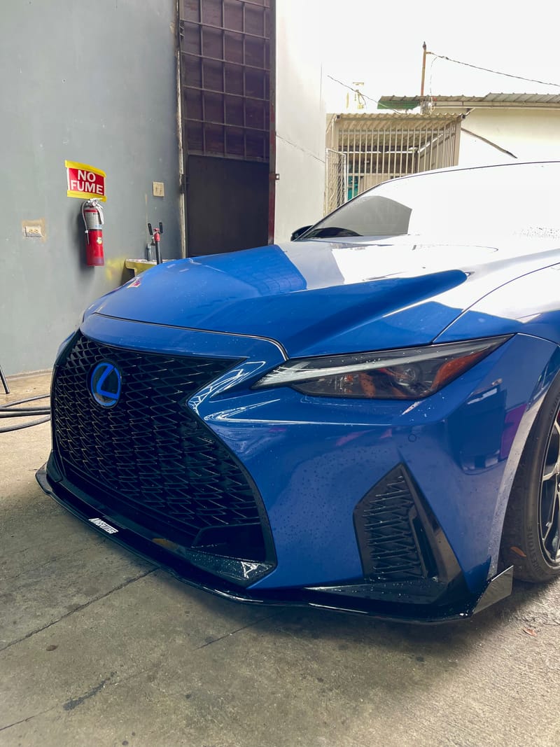 Lexus is 300-350 2022+ front splitter - Www.amsplitters.com