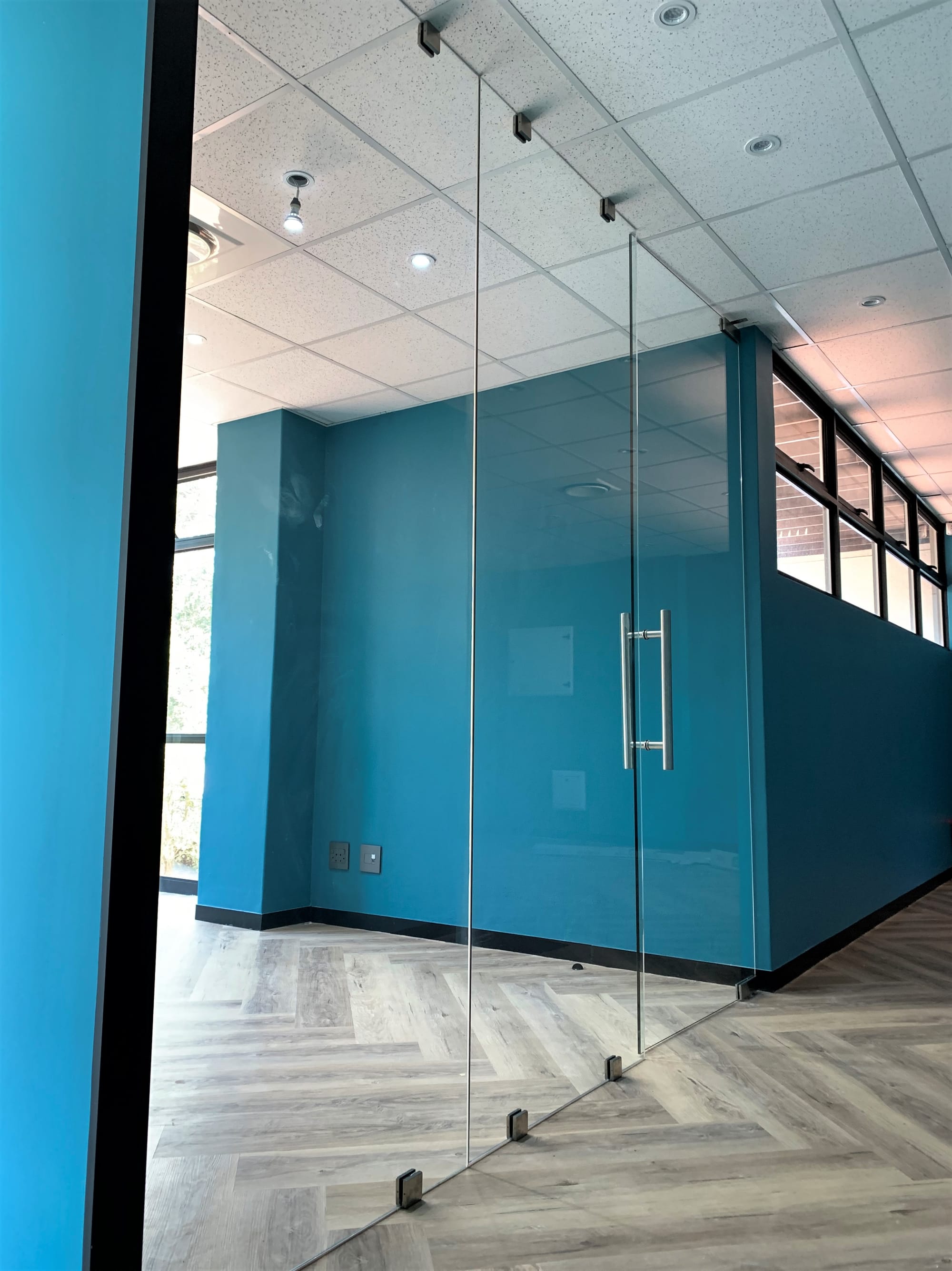 aluglass kzn - Frameless Glass & Acoustic Specialists