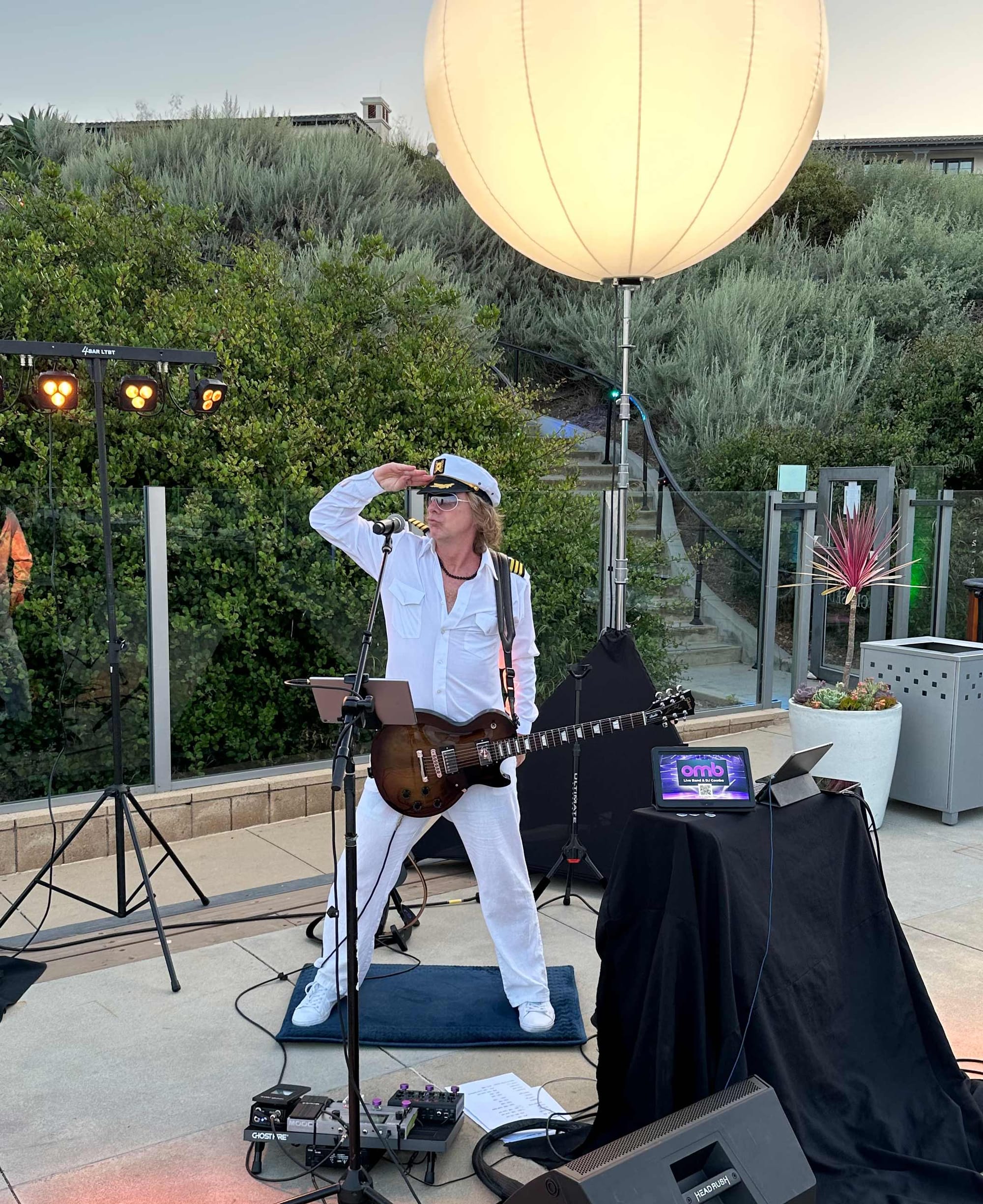 OMB - The perfect combo of a live band and a DJ
