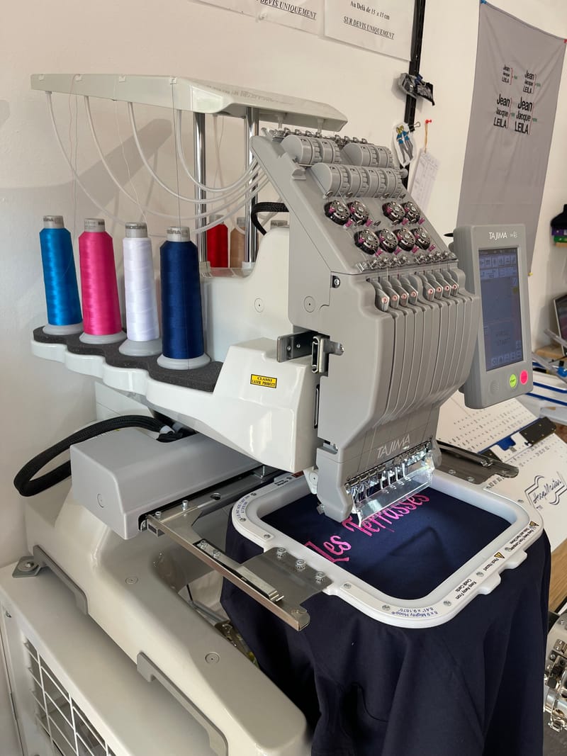 VÊTEMENTS ET OBJETS À PERSONNALISER EN FLOCAGE ET BRODERIE