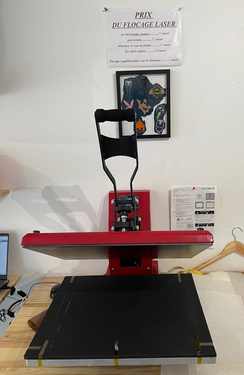 VÊTEMENTS ET OBJETS À PERSONNALISER EN FLOCAGE ET BRODERIE