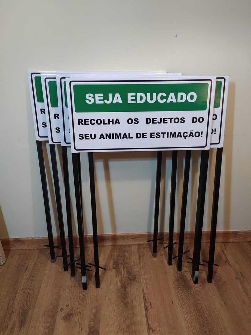 Lona vinílica com impressão digital e quadro estruturado em metalon ...