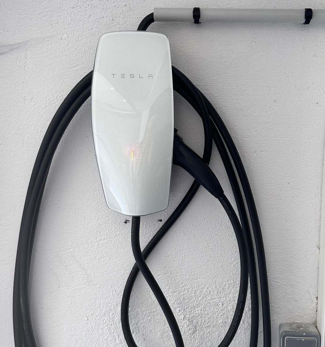 Borne de recharge Tesla - SDT ELEC