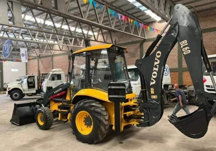 RETROEXCAVADORA VOLVO BL60 AÑO 2009