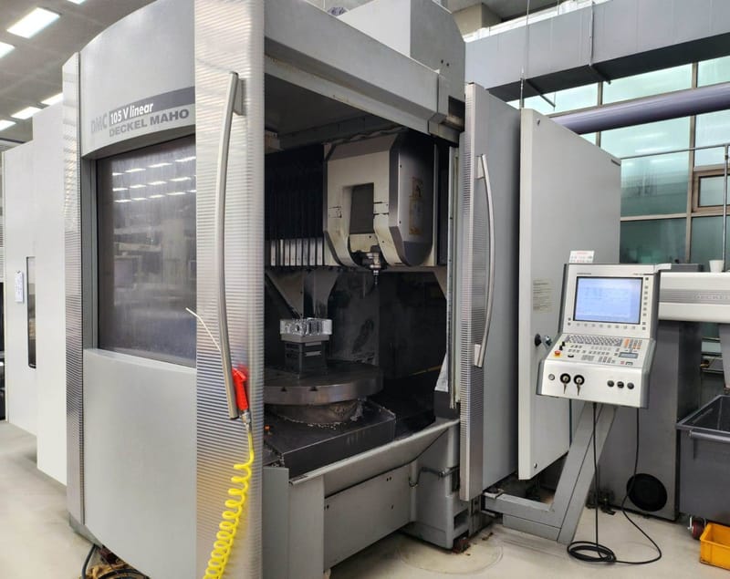 DMG DMC 5 axis 105V Linear Year 2006 under power - CORIO MACHINE TOOLS 1994