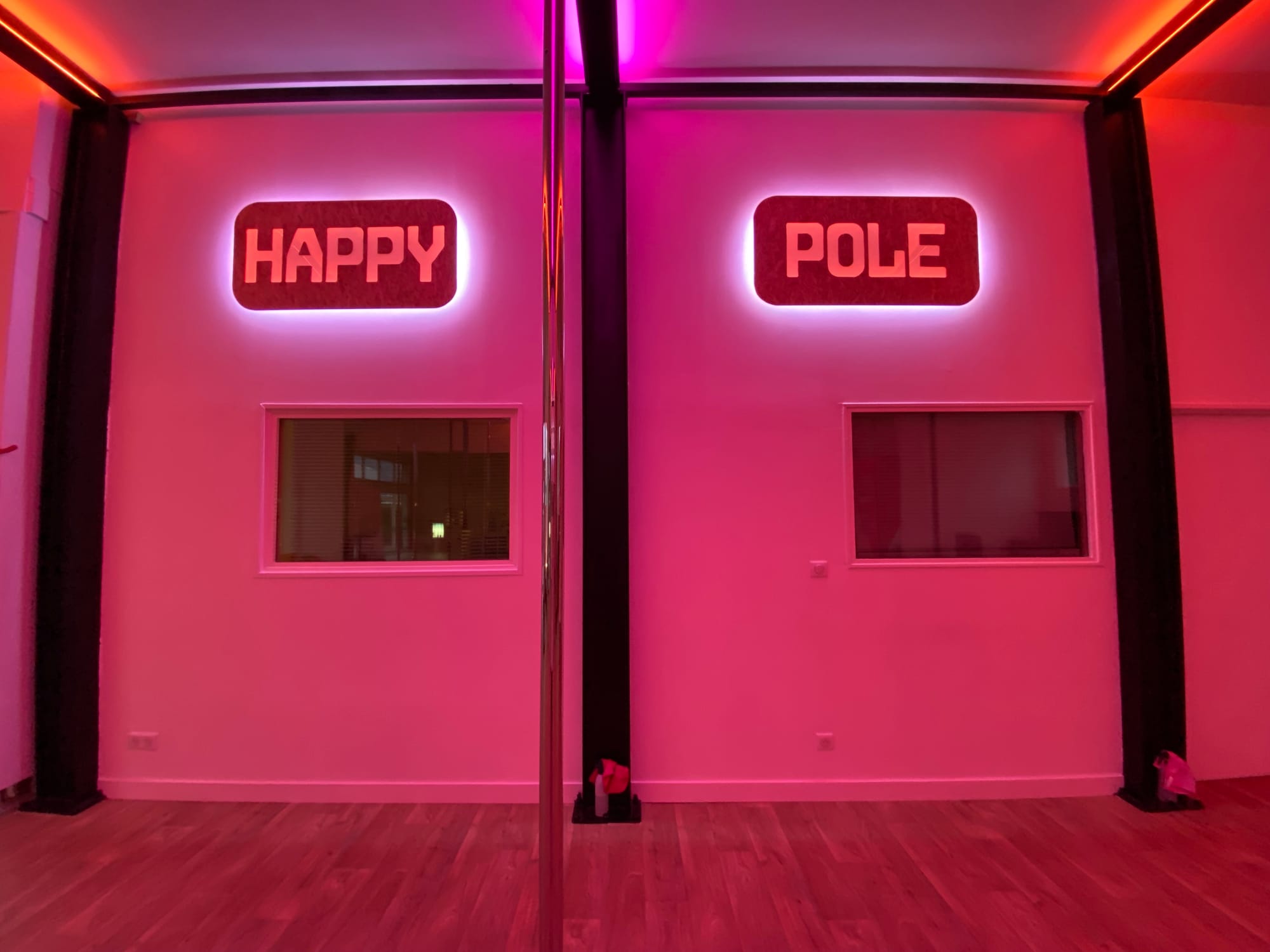 happy-pole