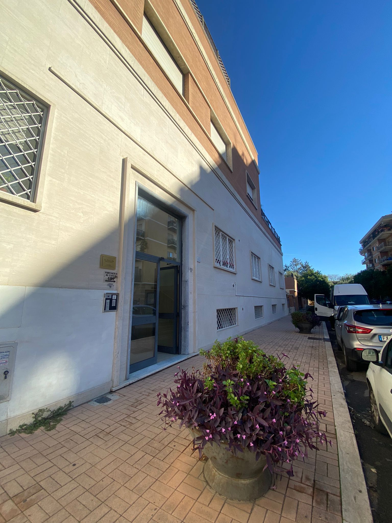 APPIO TUSCOLANO - Via Assisi - ICR -IMMOBILI COMMERCIALI ROMA dal 1993