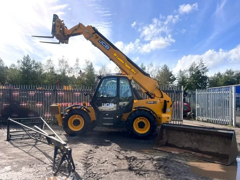 London Tipper Hire | Muck Away and Aggregates Delivery