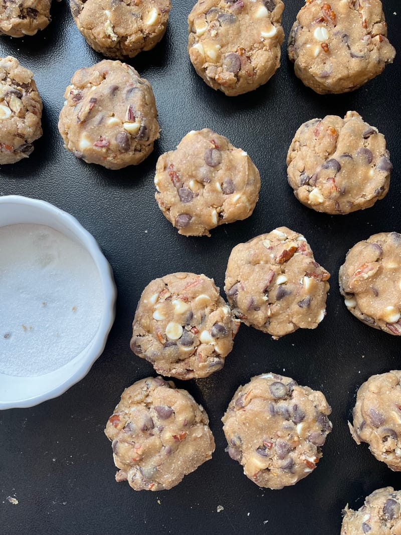 The Cookies - Mama Lisa’s Cookie Company