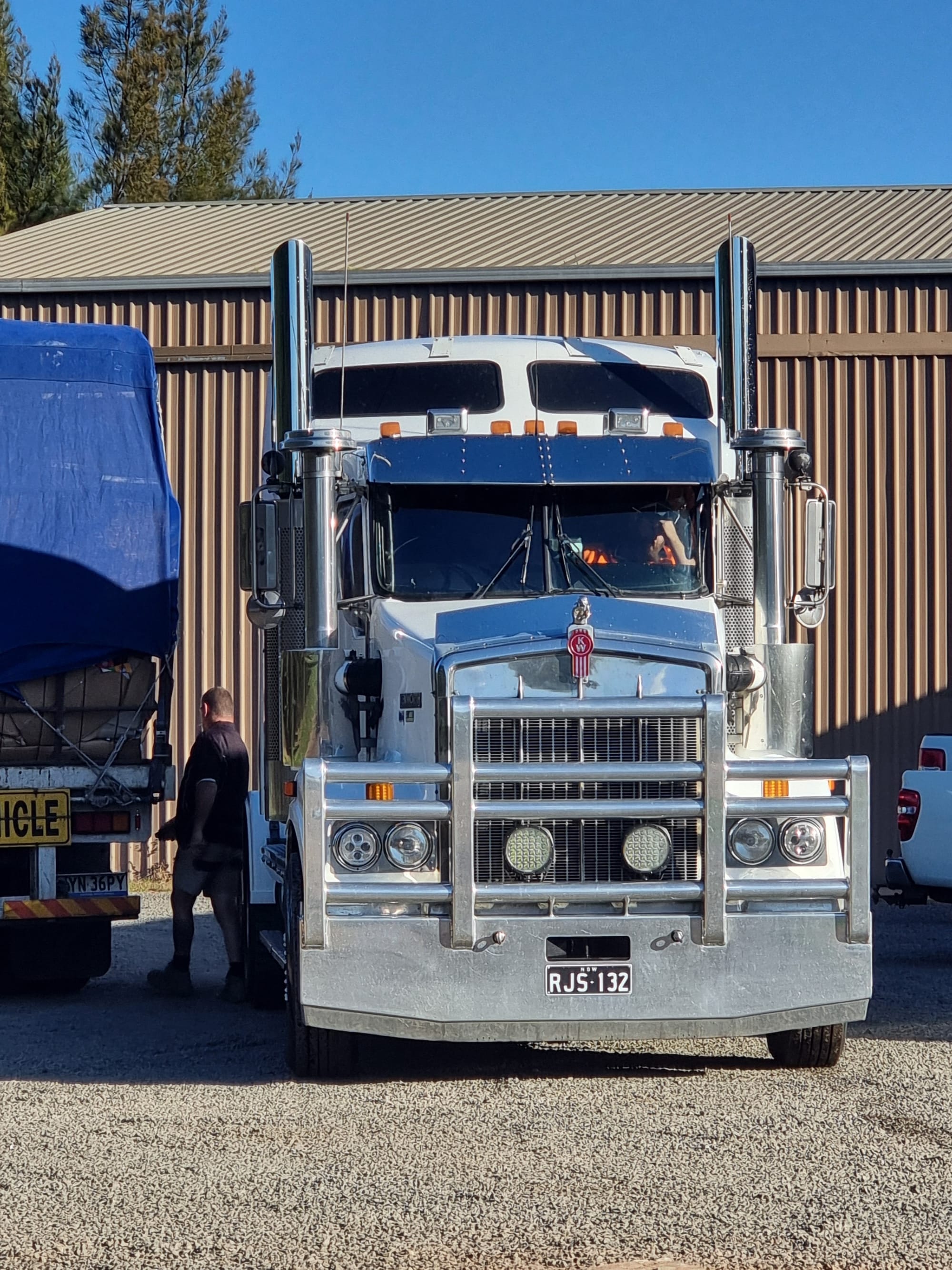 R & J Smith Transport - Efficient Logistics Solutions