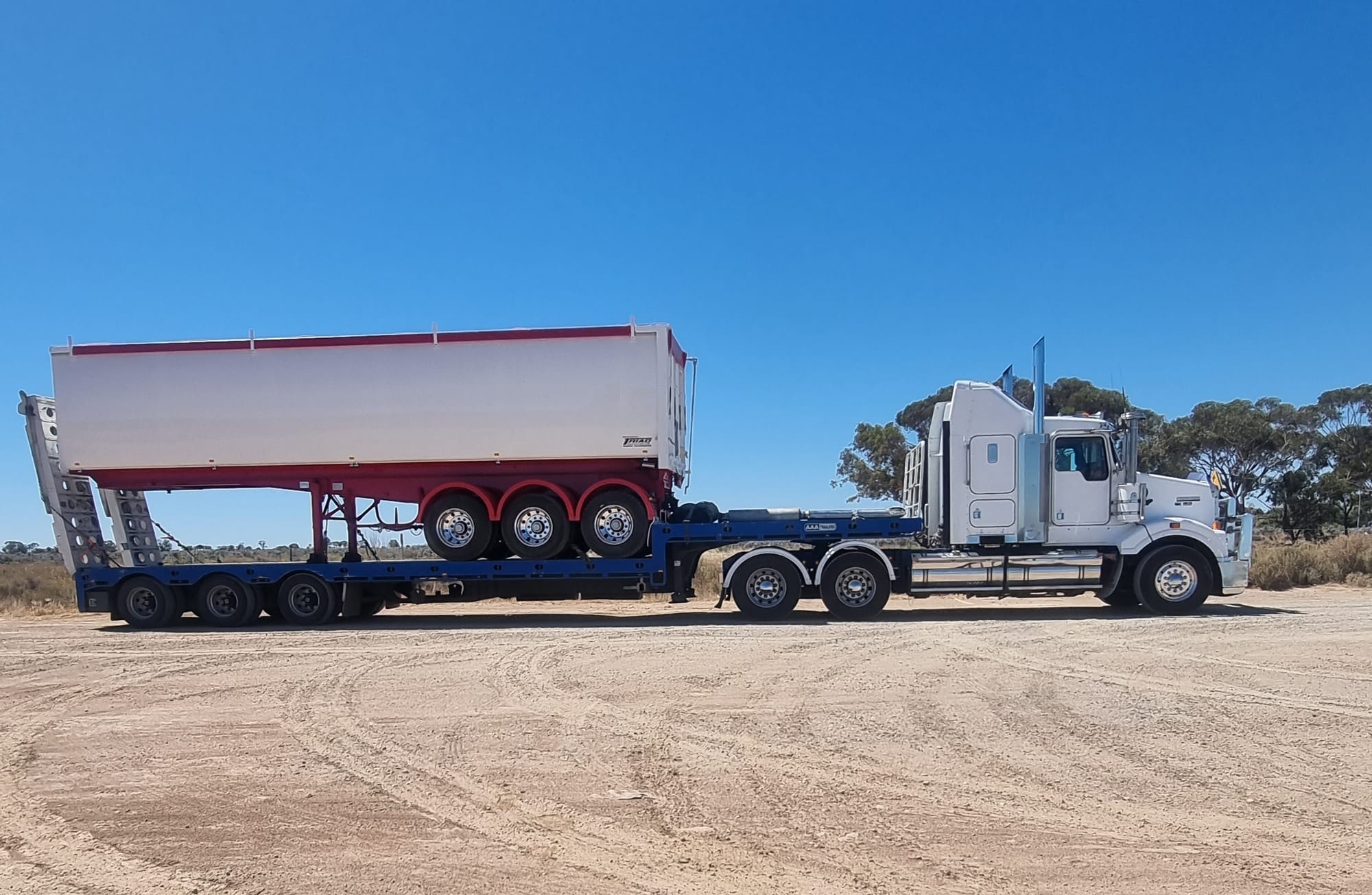 R & J Smith Transport - Efficient Logistics Solutions